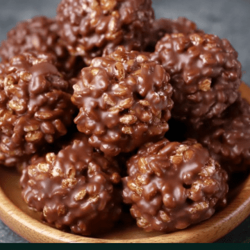 Festive Christmas Chocolate Rice Krispie Balls - Snack On Meat