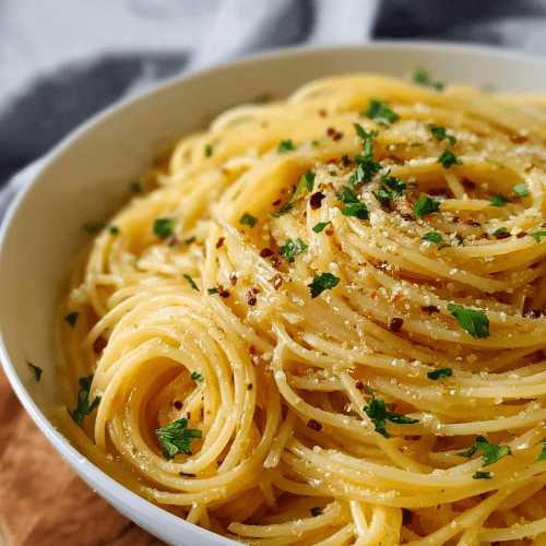 Spaghetti Aglio e Olio – Classic Italian Pasta with Garlic & Oil ...