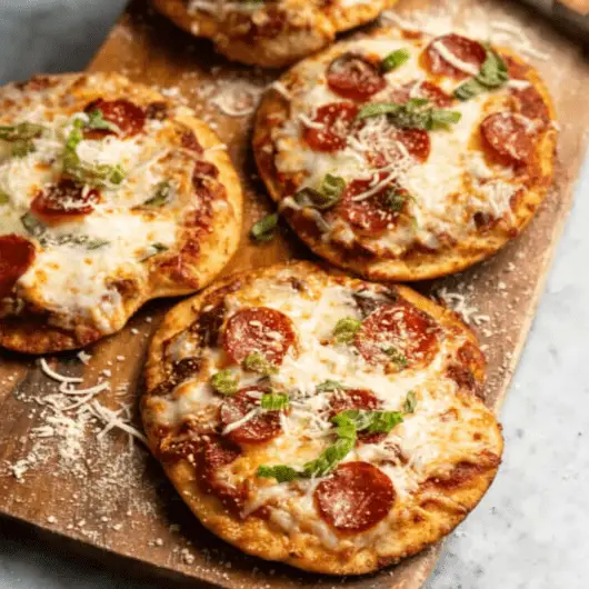 4-Ingredient Mini Pizzas (Easy Weeknight Dinner!) - Snack On Meat