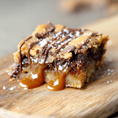Gooey Salted Caramel Chocolate Chip Cookie Bars - Snack On Meat